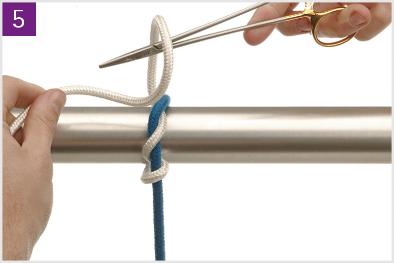 Surgeon’s Knot (With instrument)
